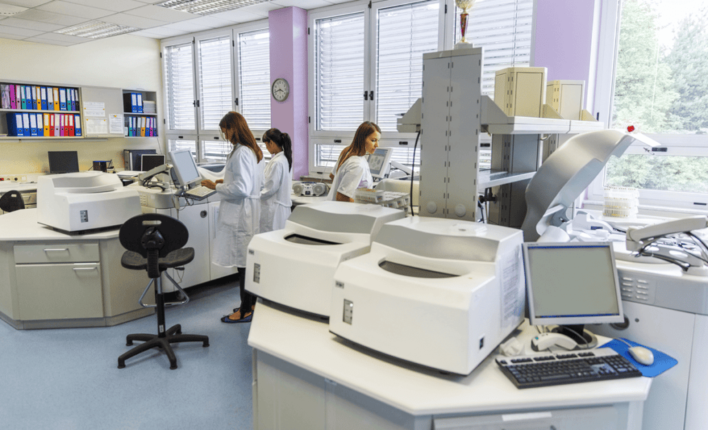 L’optimisation du travail dans un laboratoire grâce à l’utilisation d ...